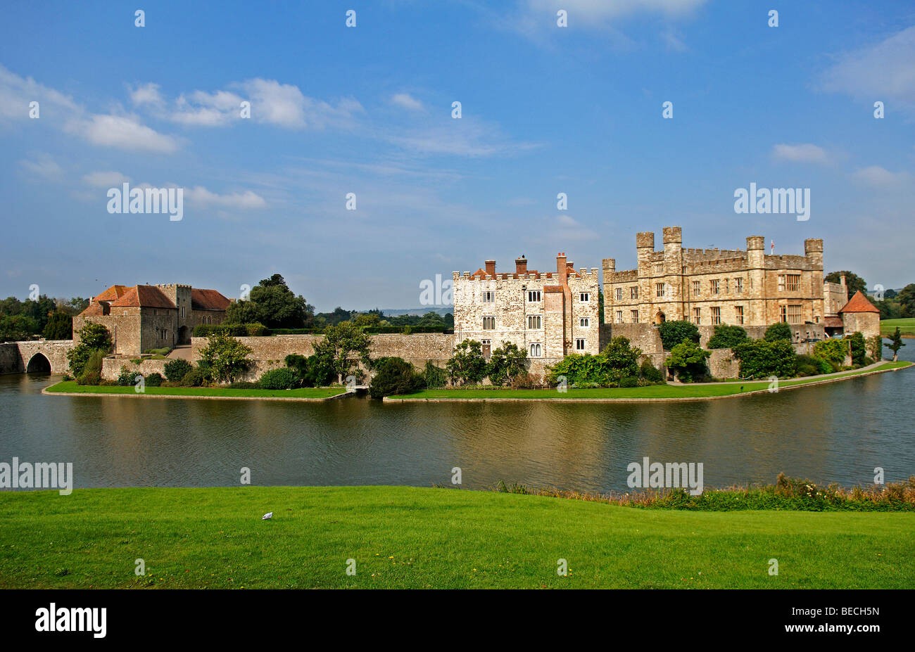The castle surrounded by a moat hi-res stock photography and images - Alamy