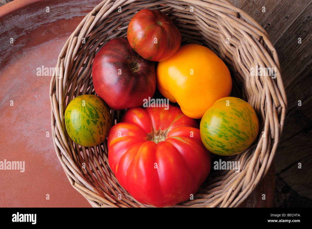 Heirloom tomato varieties hi-res stock photography and images - Alamy