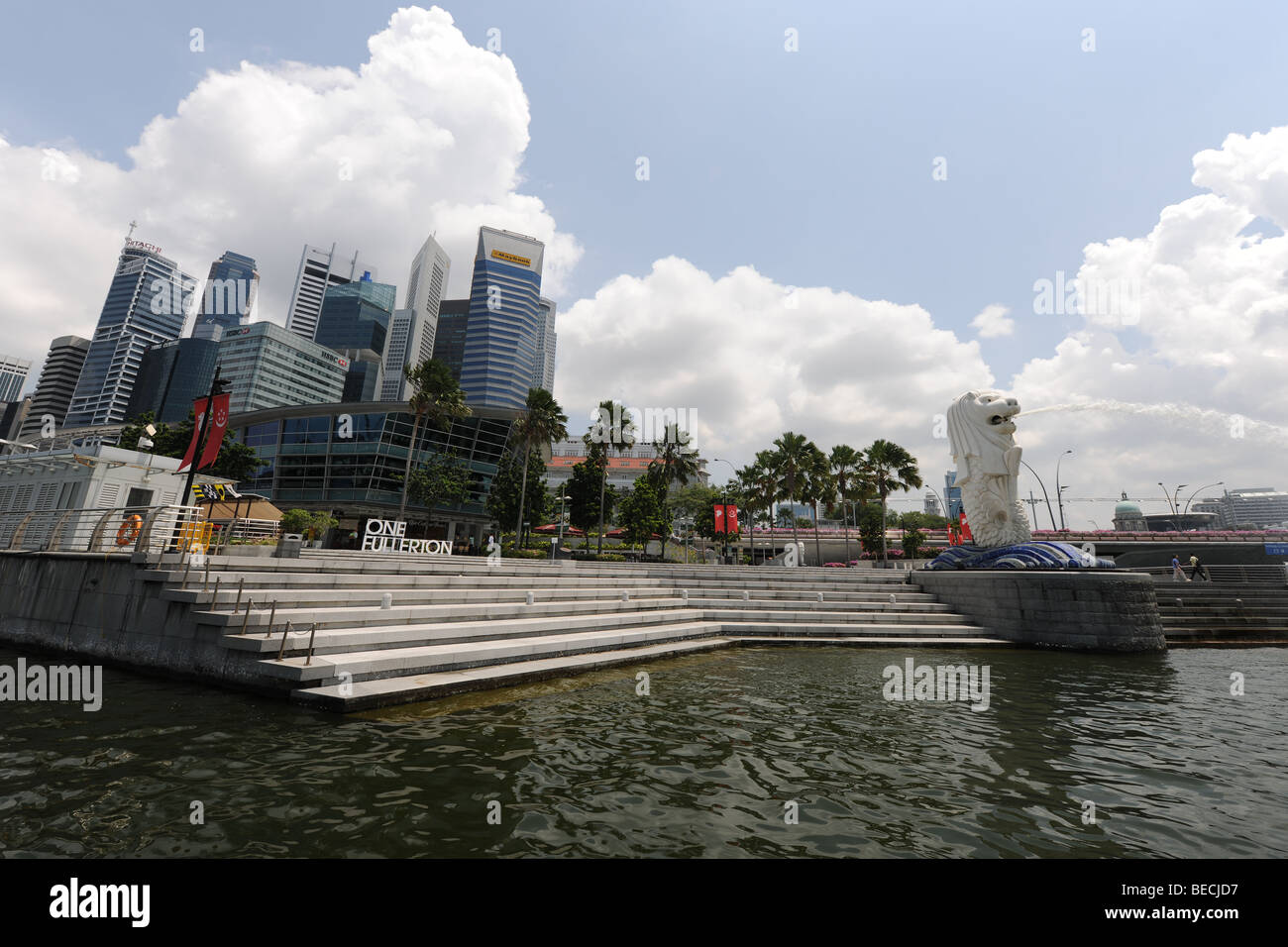 Merlion, (symbol of Singapore) and city skyline, Singapore Stock Photo ...