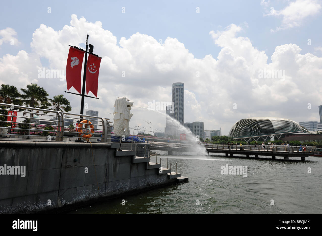 Merlion, (symbol of Singapore) and city skyline, Singapore Stock Photo ...