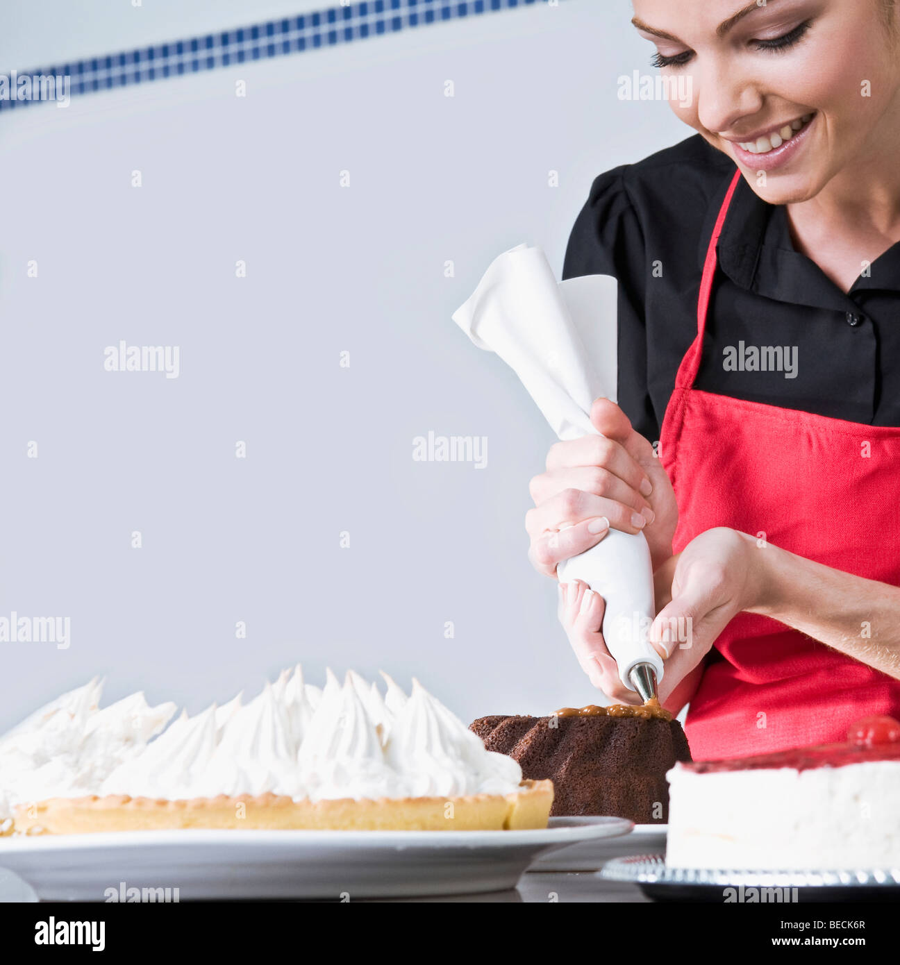 Female chef icing a cake Stock Photo - Alamy