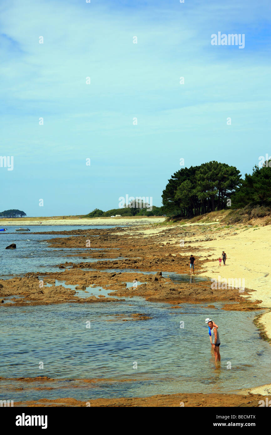 View from Pointe de Kerpenhir looking onto beach, Locmariaquer ...