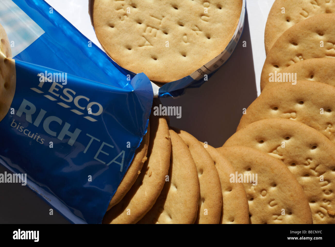 Packet of tesco rich tea biscuits hi-res stock photography and images ...