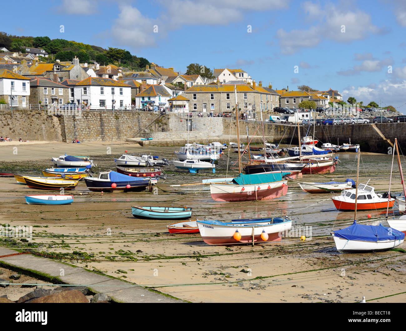 Mousehole harbour hi-res stock photography and images - Alamy