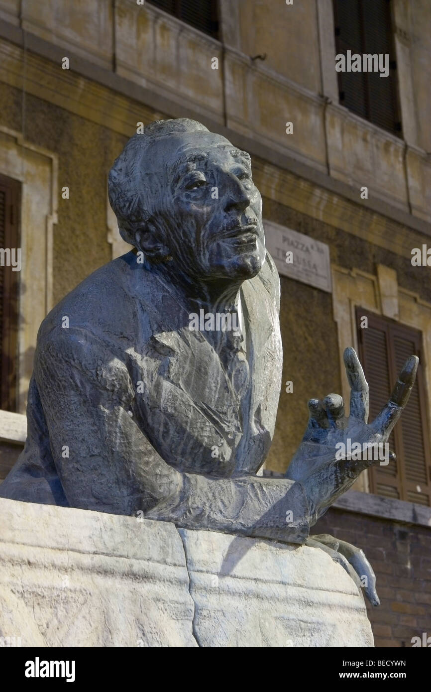 Rome piazza trilussa hi-res stock photography and images - Alamy