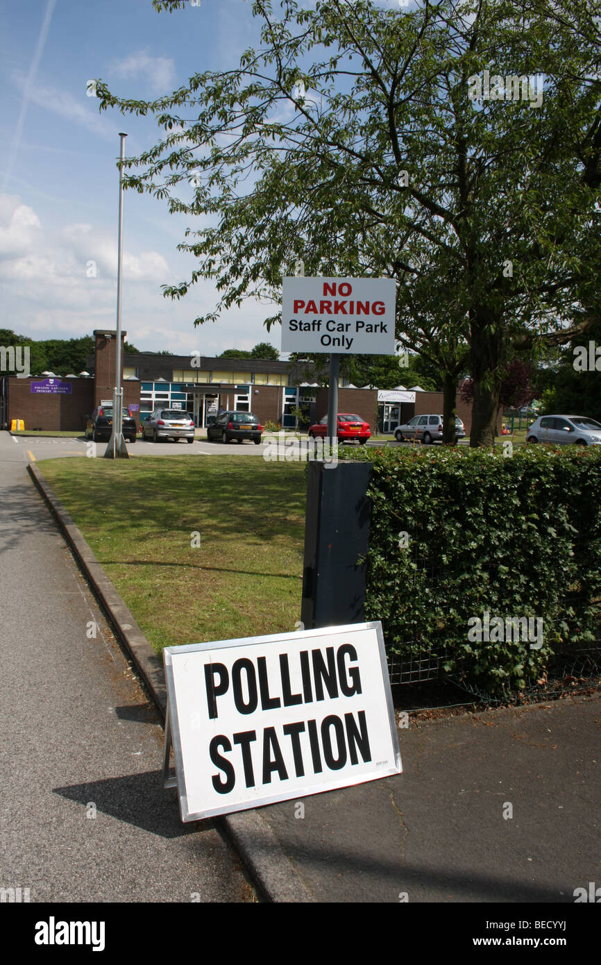 polling station sign outside UK school in middle England Stock Photo ...