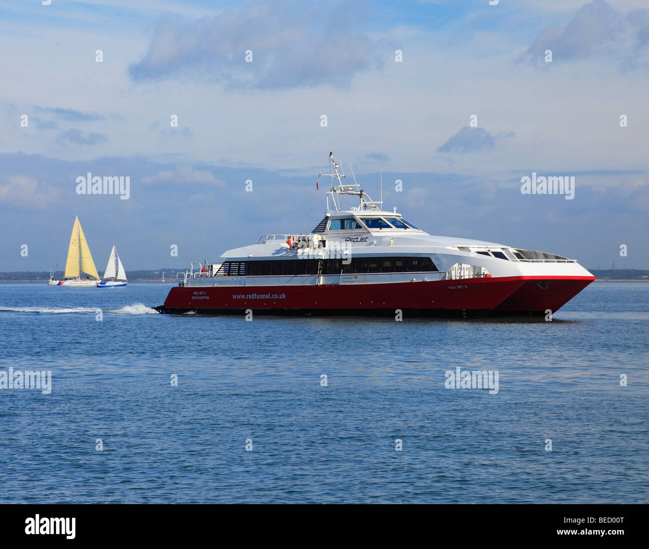 Catamaran southampton cowes hi-res stock photography and images - Alamy