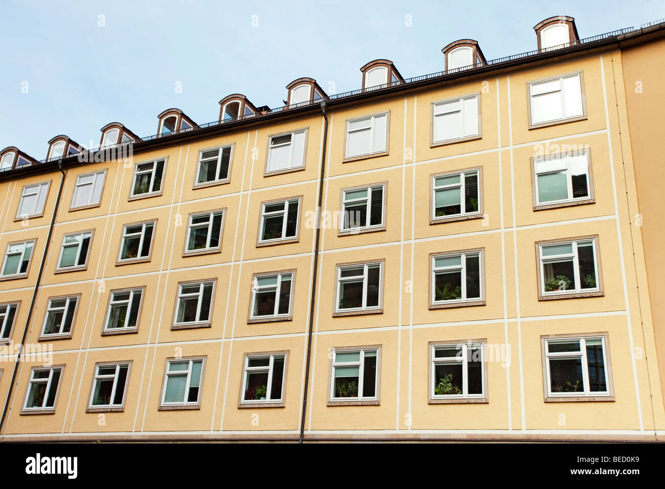 old apartment complex Stock Photo - Alamy