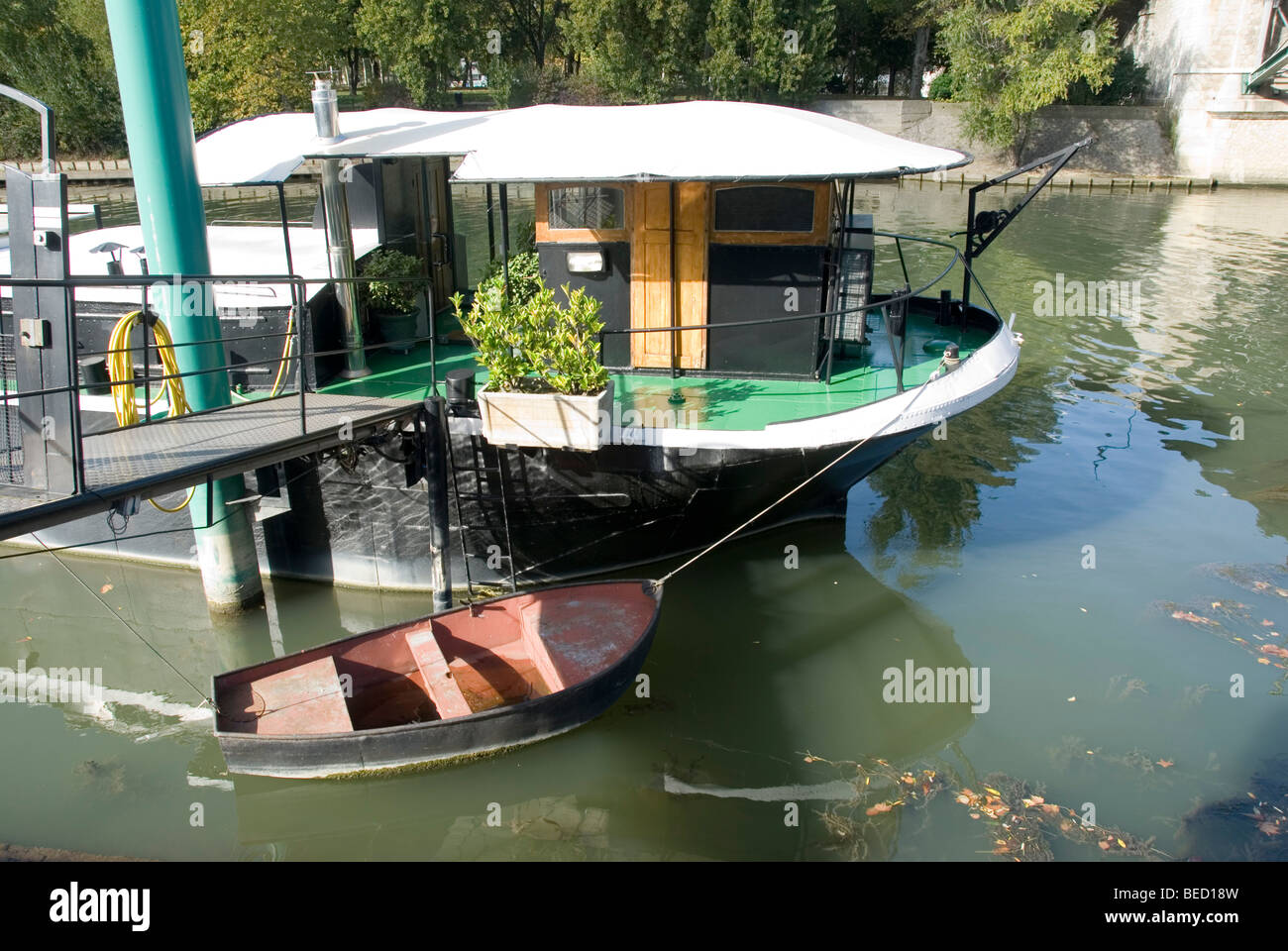 France paris barge on hi-res stock photography and images - Alamy
