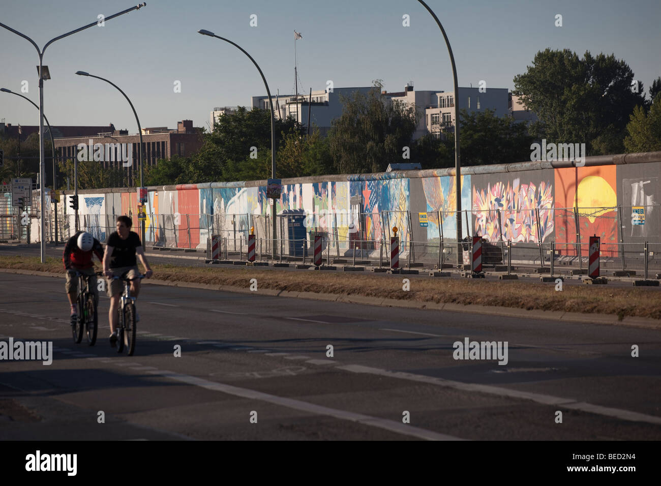Part of the 'East Side Gallery', the longest surviving remnant of the ...