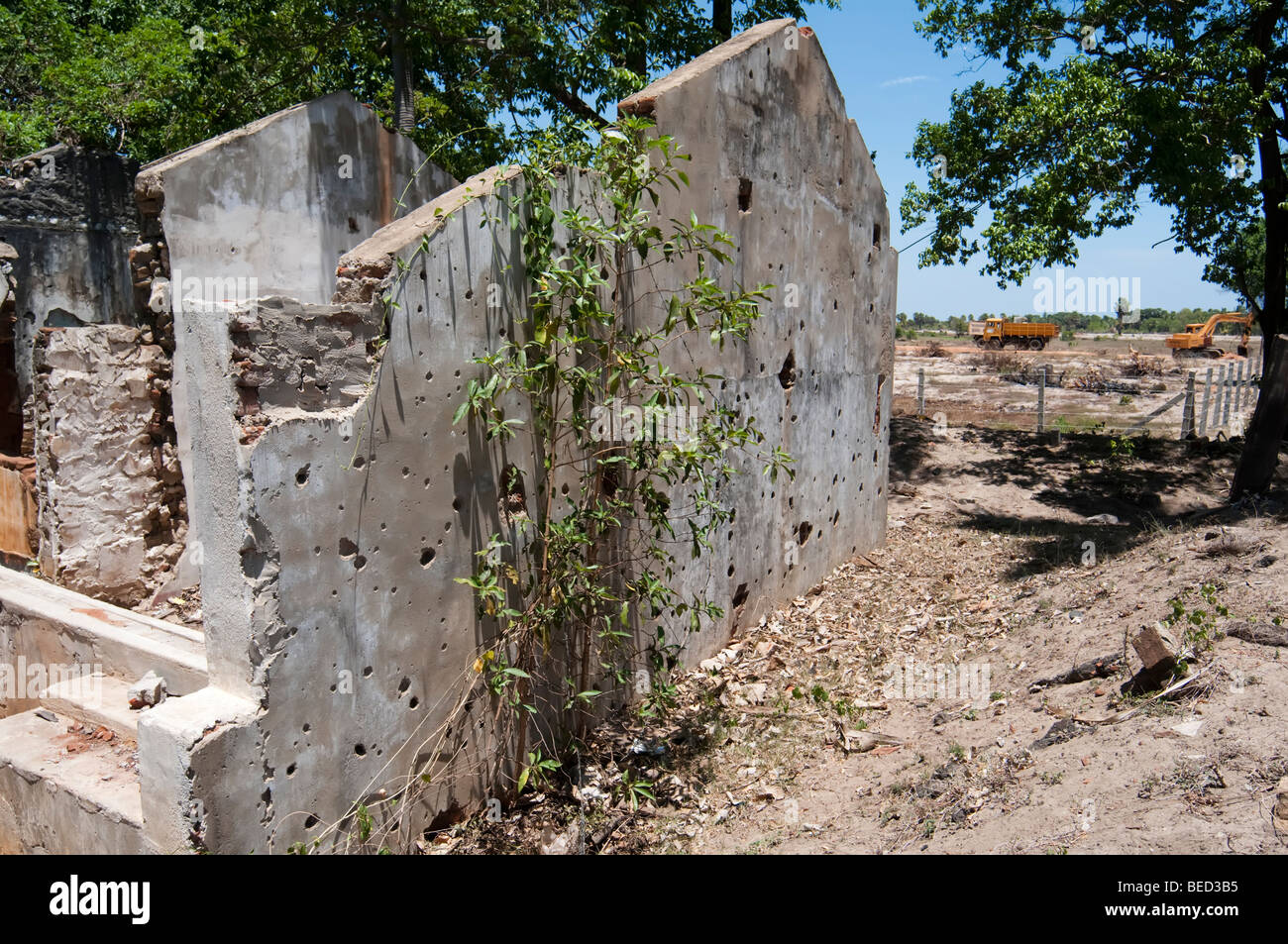 Bombed house hi-res stock photography and images - Alamy