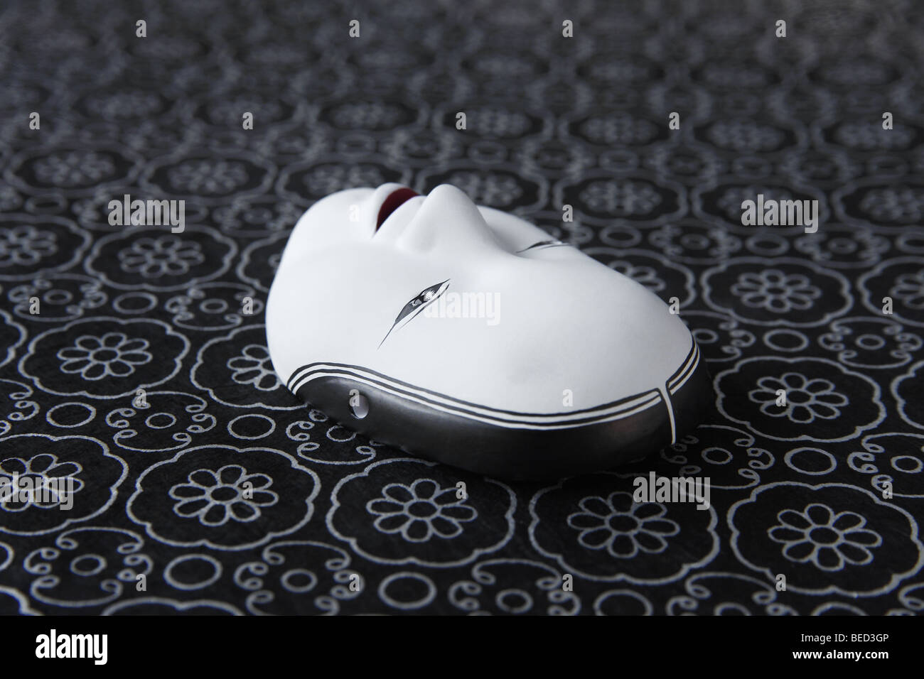 Japanese noh theater hi-res stock photography and images - Alamy