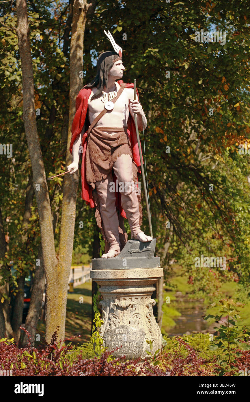 Statue of native American Indian in Mount Kisco Stock Photo - Alamy