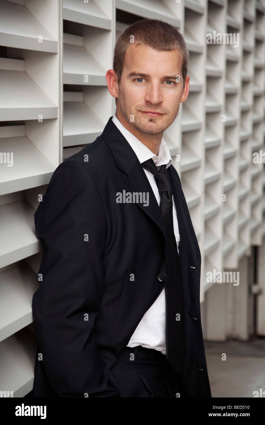 Businessman leaning wall eyes hi-res stock photography and images - Alamy