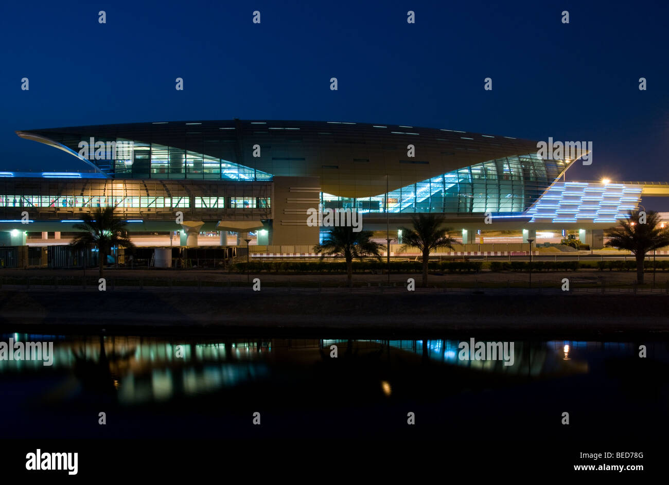 Construction monorail station dubai hi-res stock photography and images ...