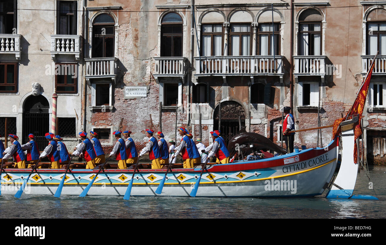 Traditions boats hi-res stock photography and images - Alamy
