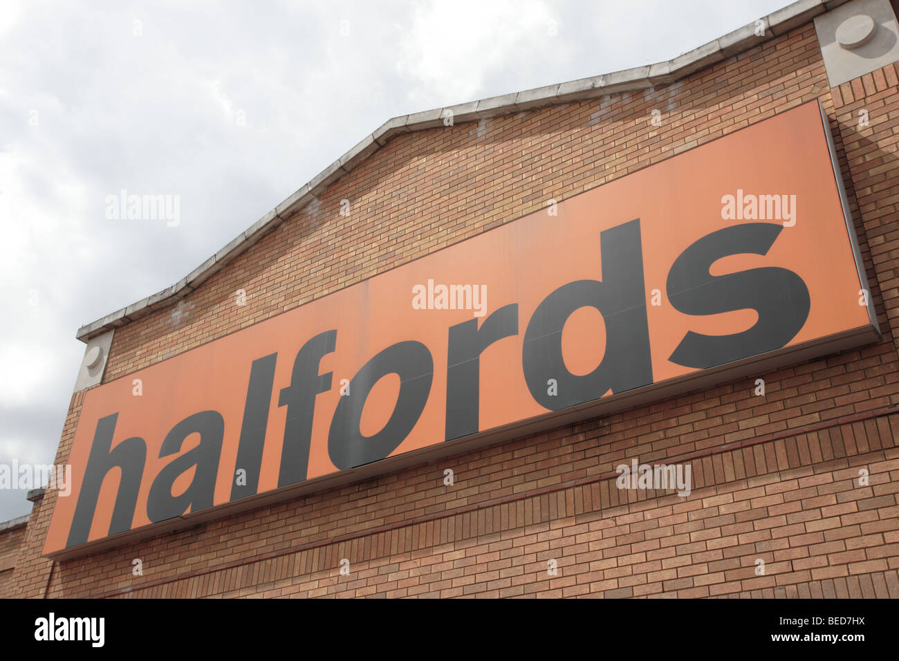 Halfords logo hi-res stock photography and images - Alamy