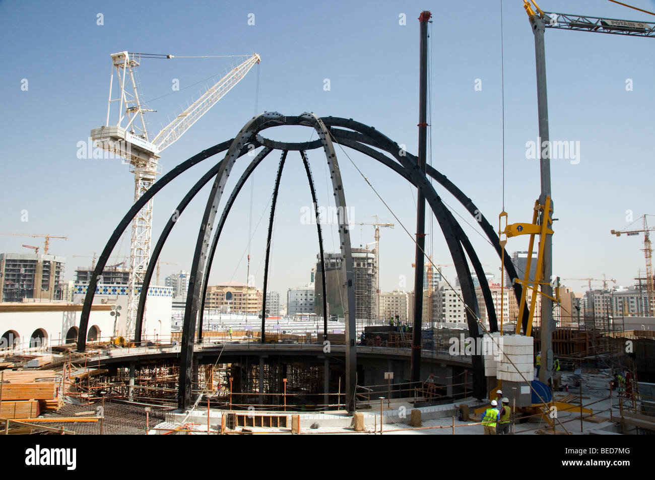 Dubai construction work hi-res stock photography and images - Alamy