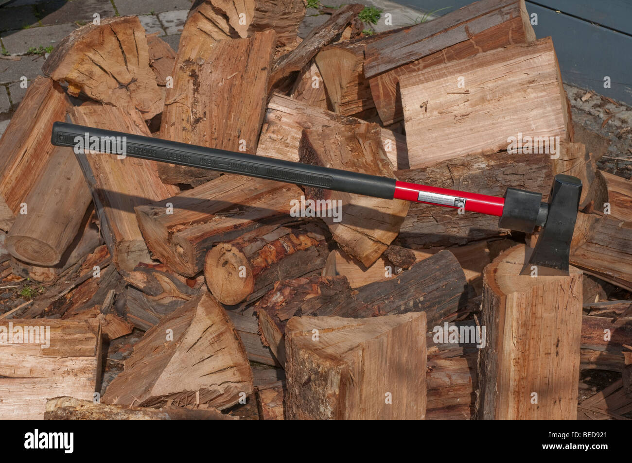 Wood splitting tools hi-res stock photography and images - Alamy