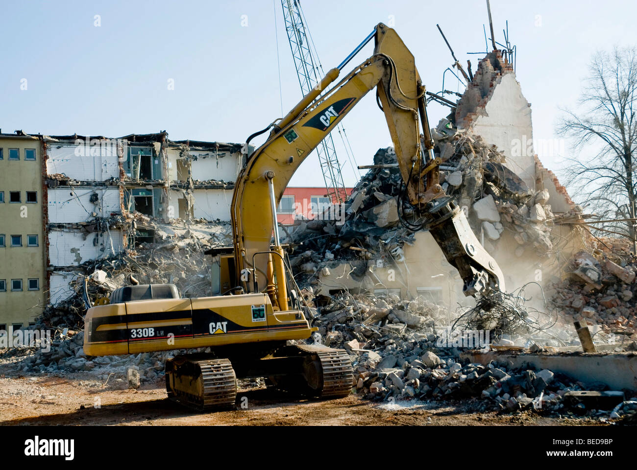 Knock down building construction site hi-res stock photography and ...