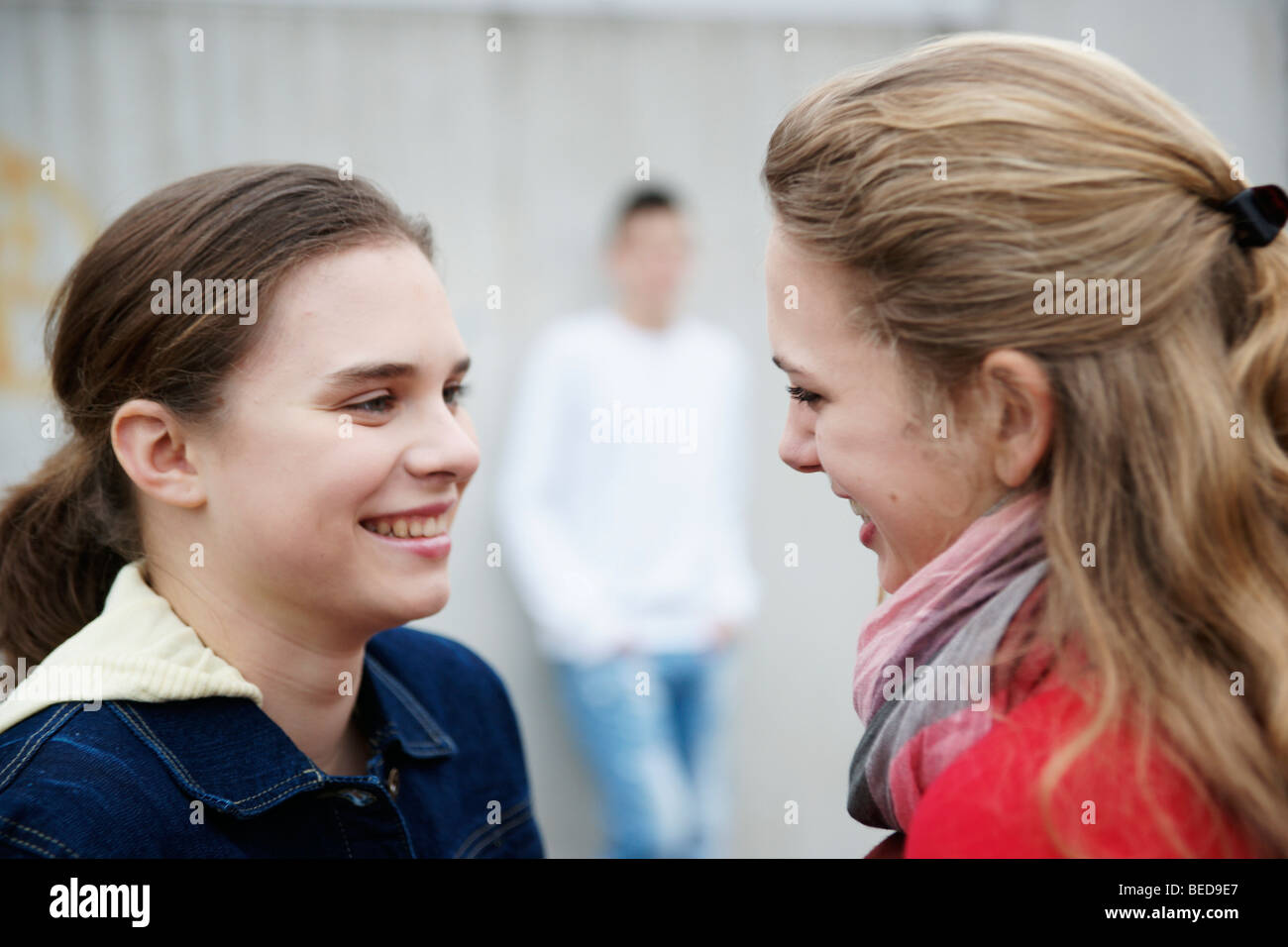 Friendship between two teenage girls Stock Photo - Alamy
