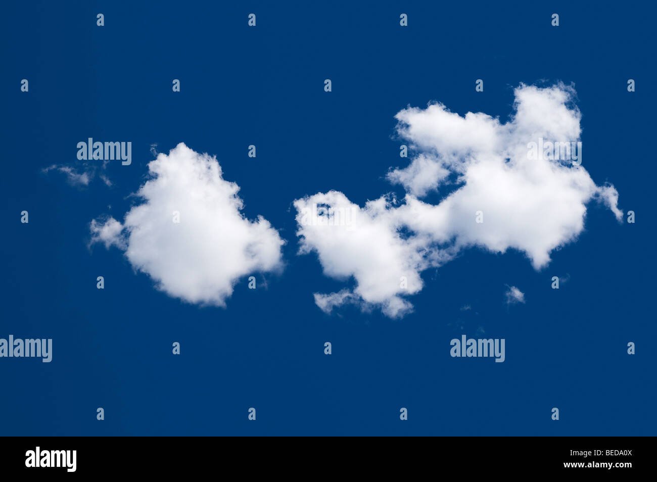 Single fluffy white cloud hi-res stock photography and images - Alamy