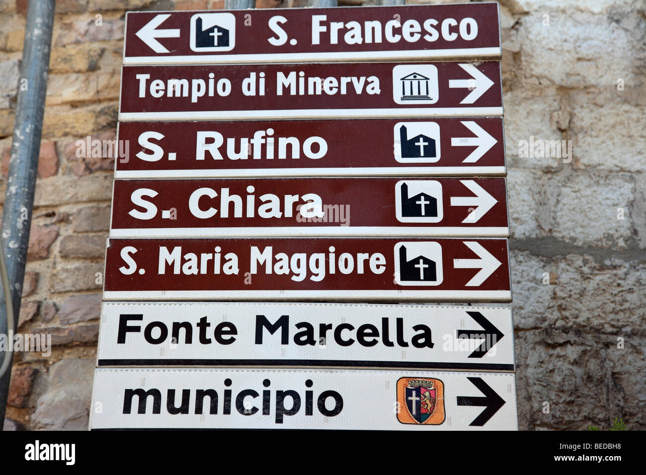 Sign showing directions to attractions in Assisi Italy Stock Photo - Alamy