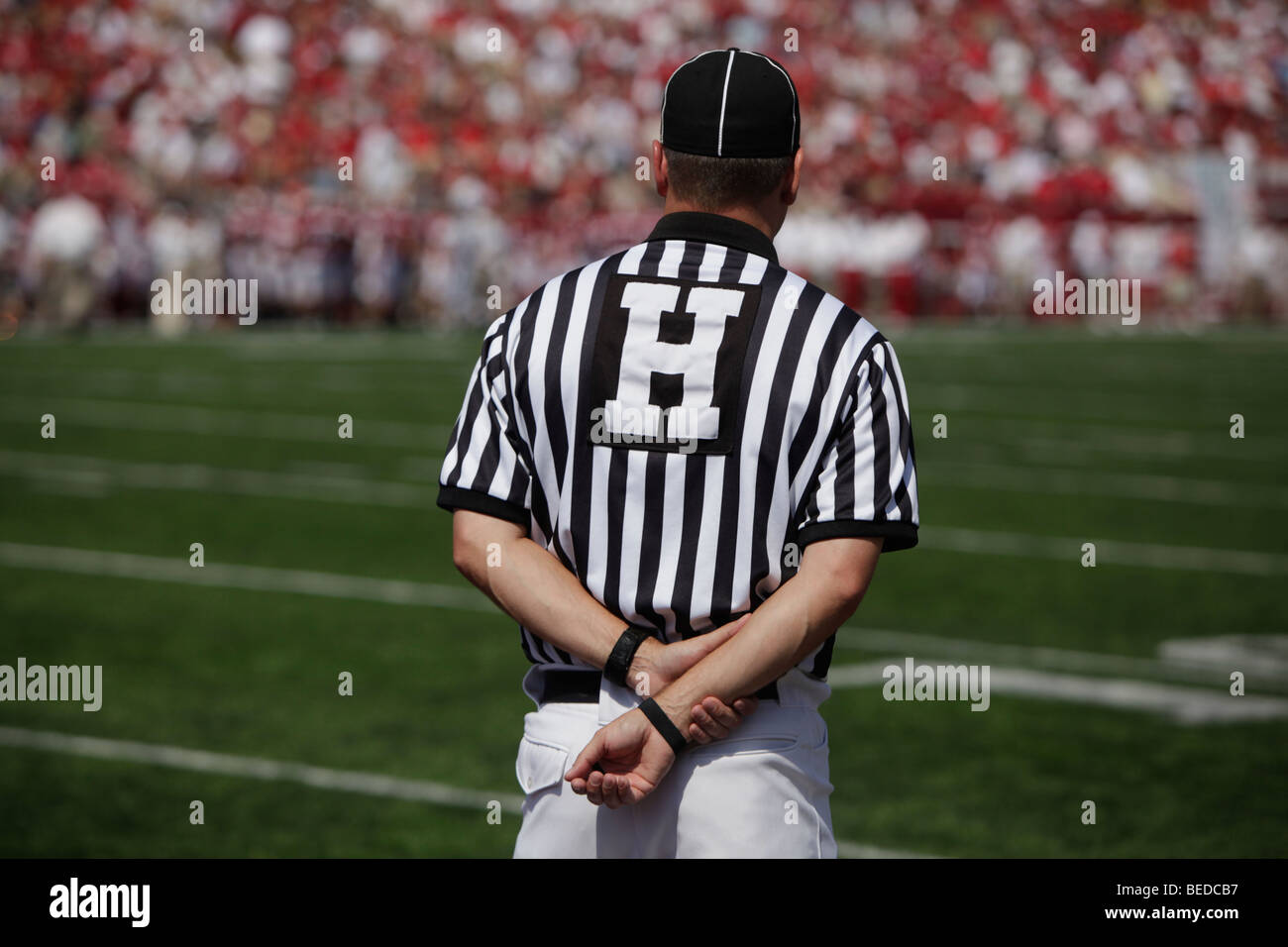 Sports referee football hi-res stock photography and images - Alamy