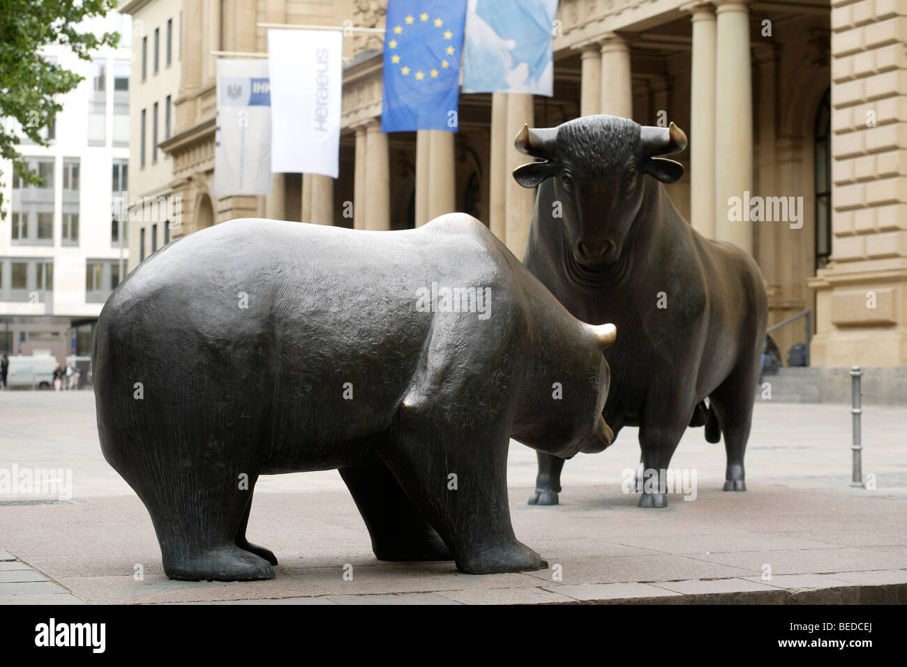 Bull, bear, sculptures, Boersenplatz Square, Frankfurt, Hesse, Germany ...