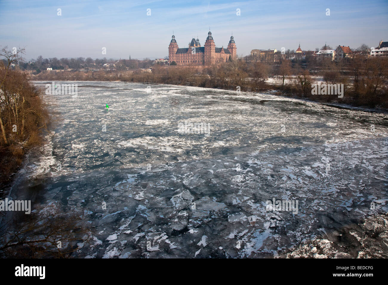 Ice on the river Main, at back Johannisburg Castle, Aschaffenburg ...