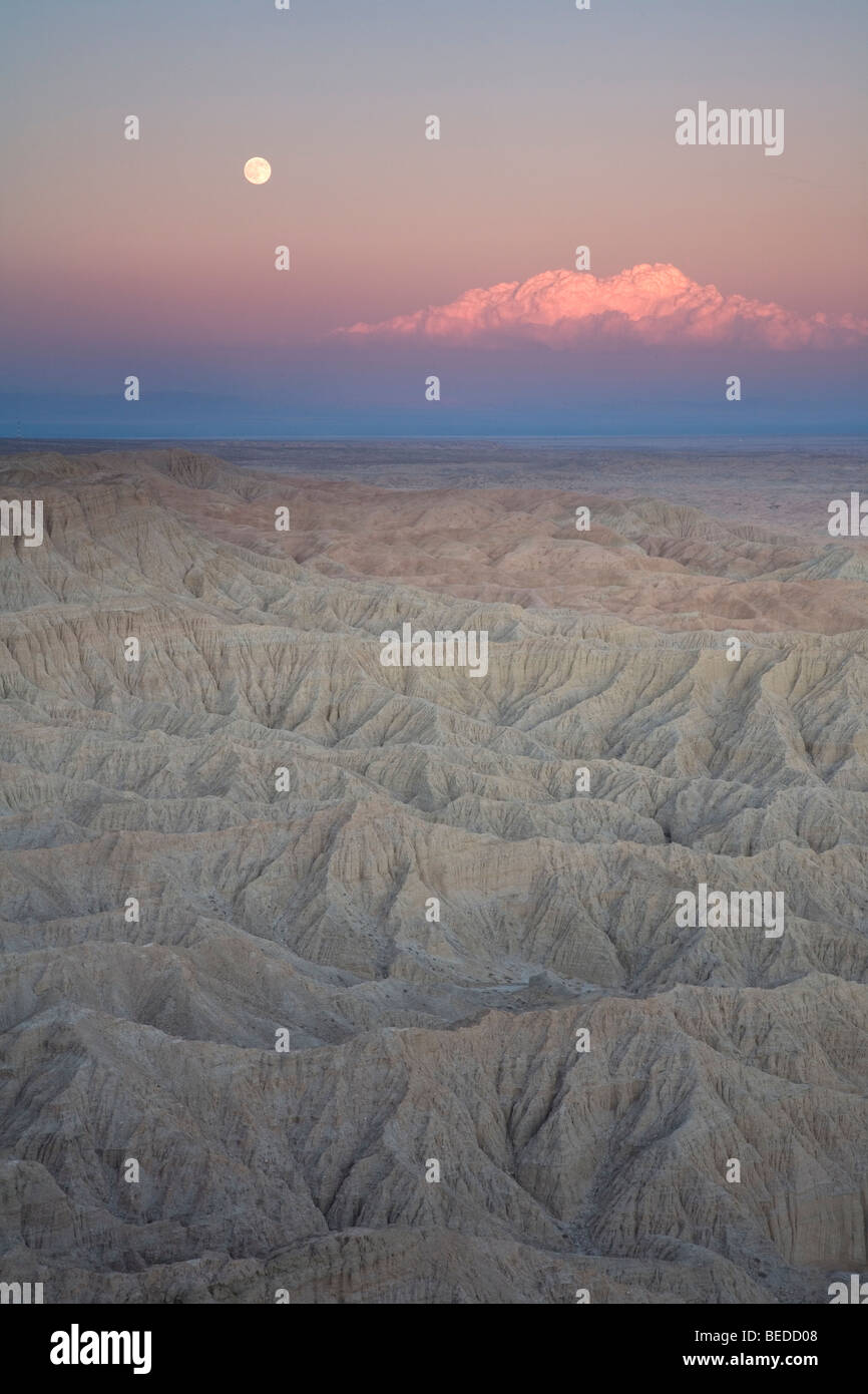 Moon and desert hi-res stock photography and images - Alamy