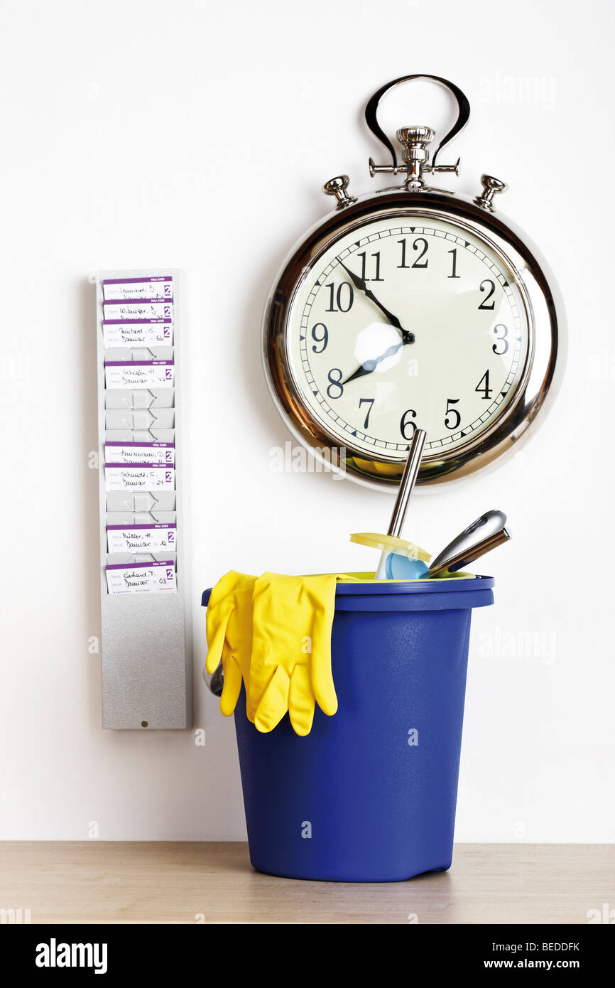 Man cleaning clock hi-res stock photography and images - Alamy