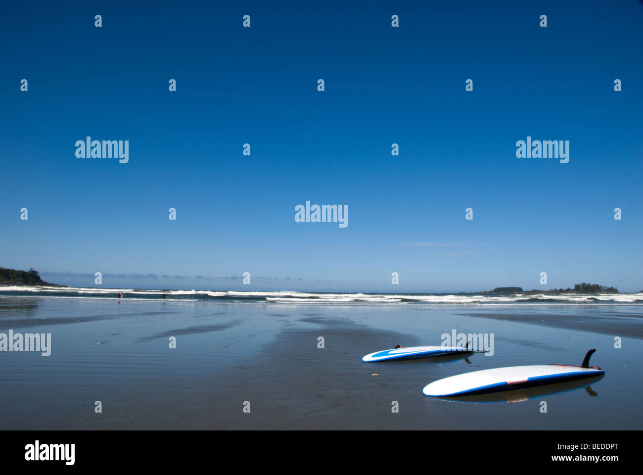 Surf boards on british beach hi-res stock photography and images - Alamy
