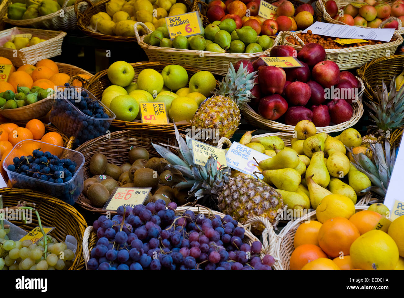Fresh fruit on market stall Stock Photo - Alamy