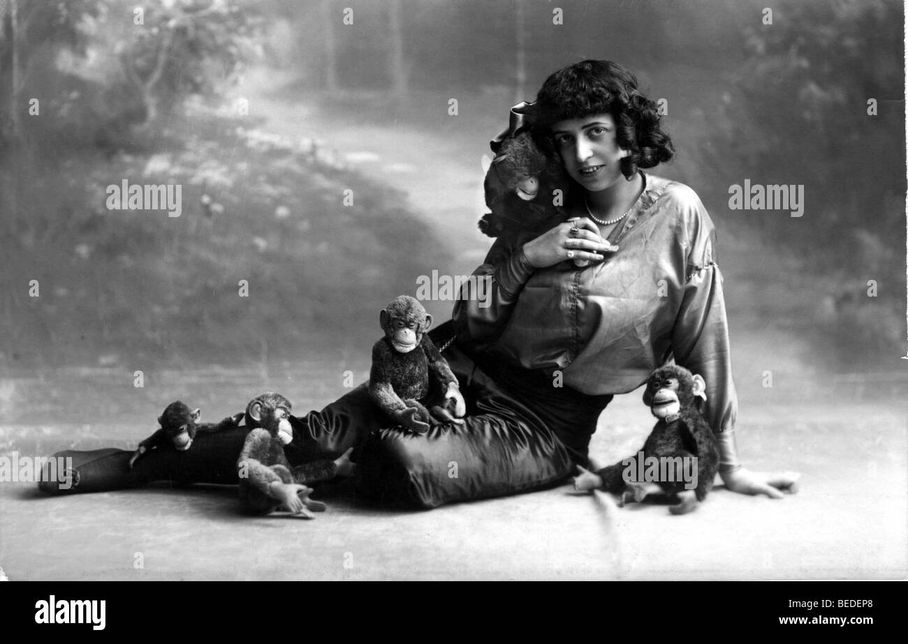 1922 woman hi-res stock photography and images - Alamy
