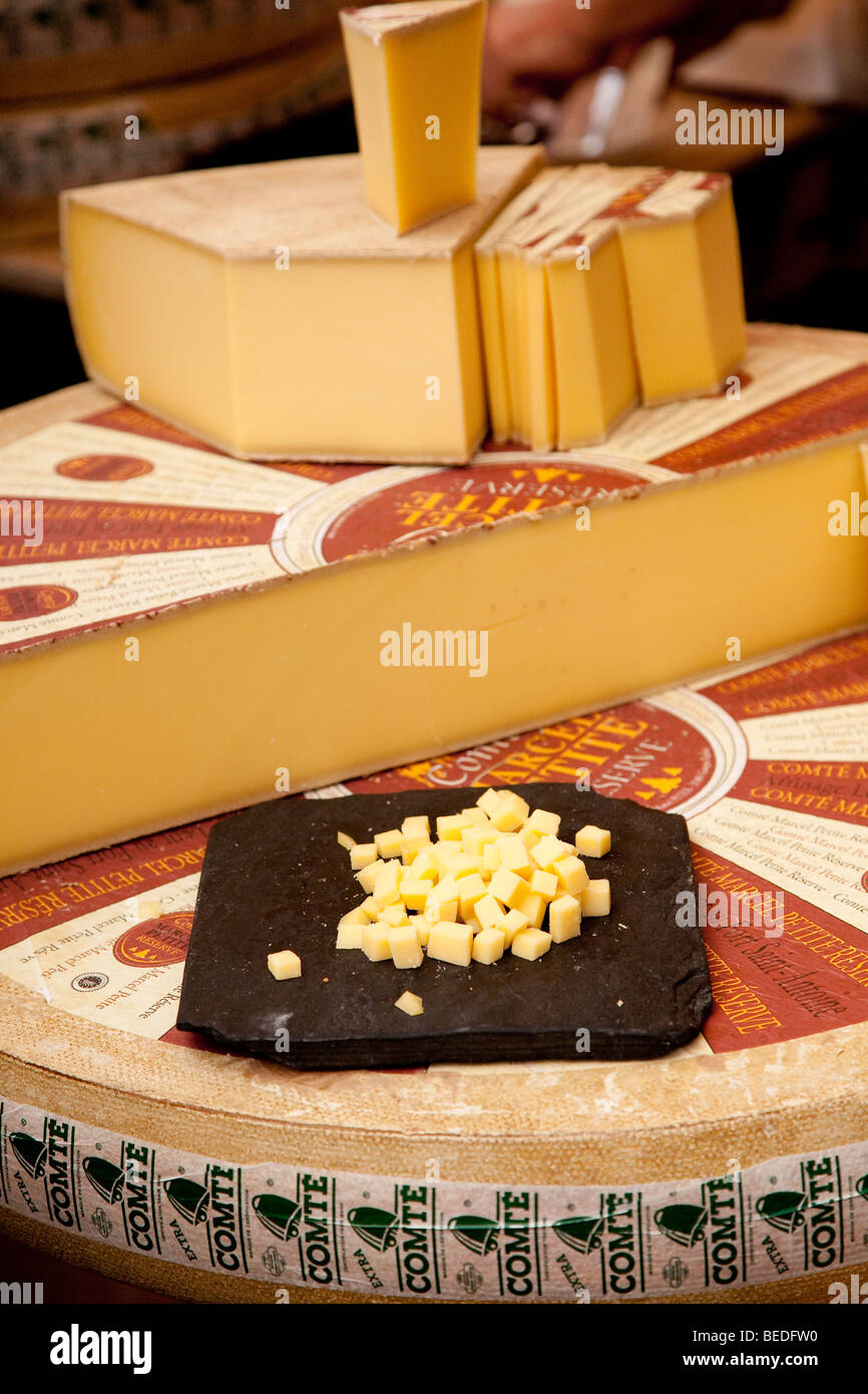 Cheese stall display hi-res stock photography and images - Alamy