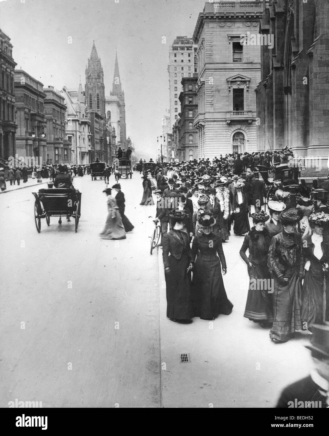 Easter Parade on Fifth Avenue in New York City Stock Photo - Alamy