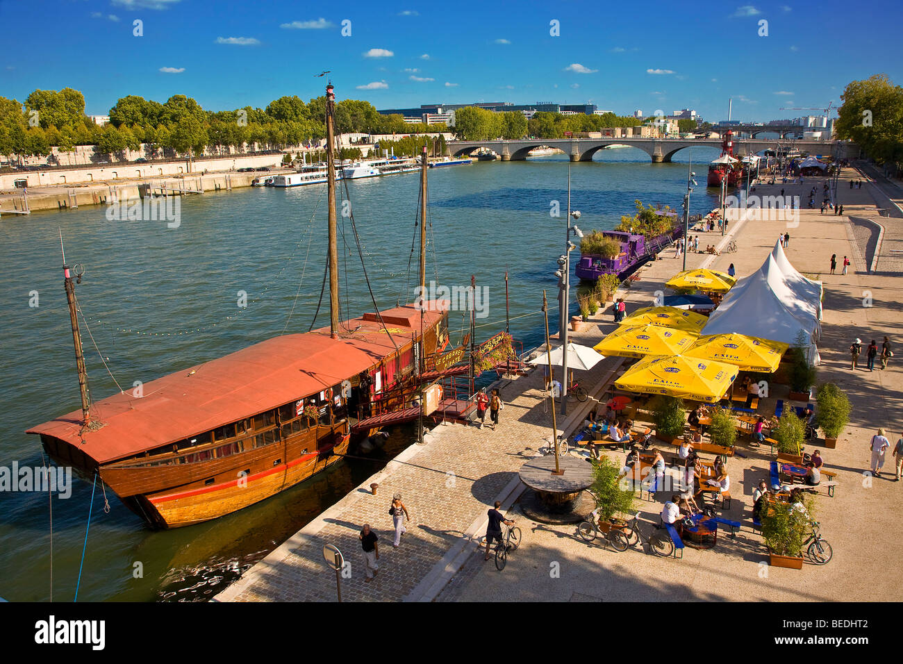 France paris pirate ship hi-res stock photography and images - Alamy