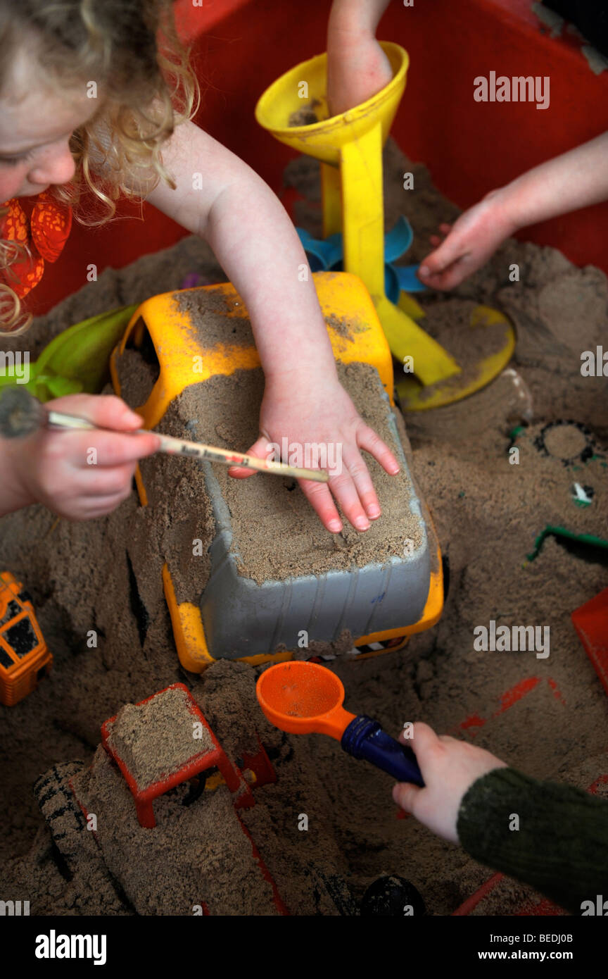 Children playing in sand pit hi-res stock photography and images - Alamy
