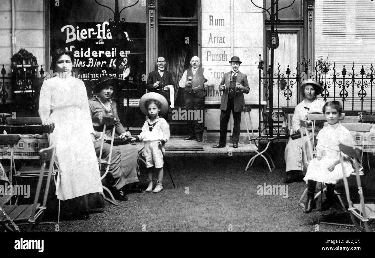 Historic photograph, beer garden, around 1910 Stock Photo - Alamy