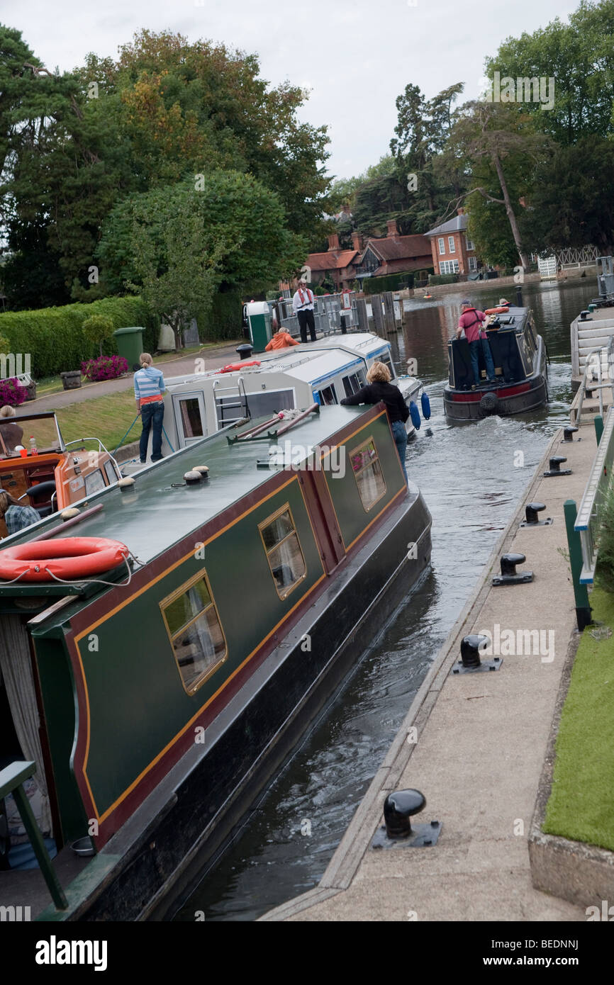 Uk canal holiday hi-res stock photography and images - Alamy