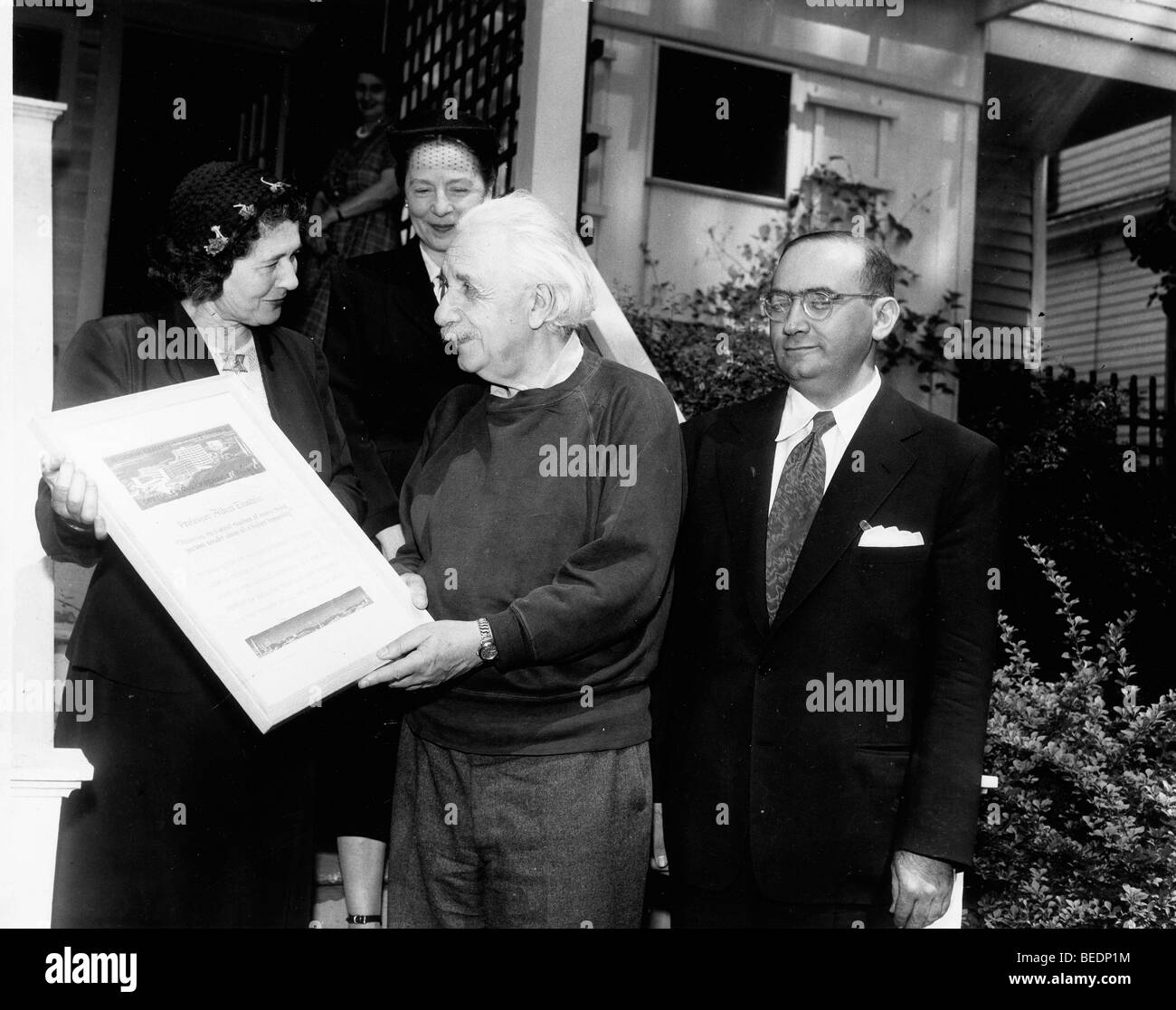 Professor Albert Einstein outside his home in Princeton Stock Photo - Alamy