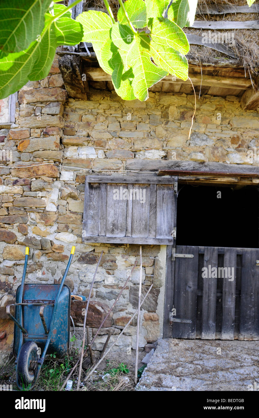 Old stone stable hi-res stock photography and images - Alamy