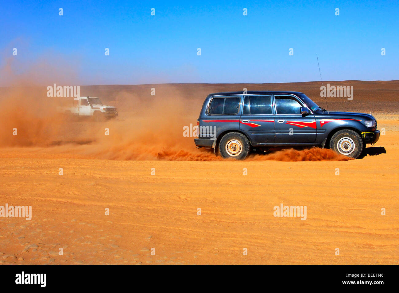 Jeep at high speed on a desert road, Sahara, Libya Stock Photo - Alamy