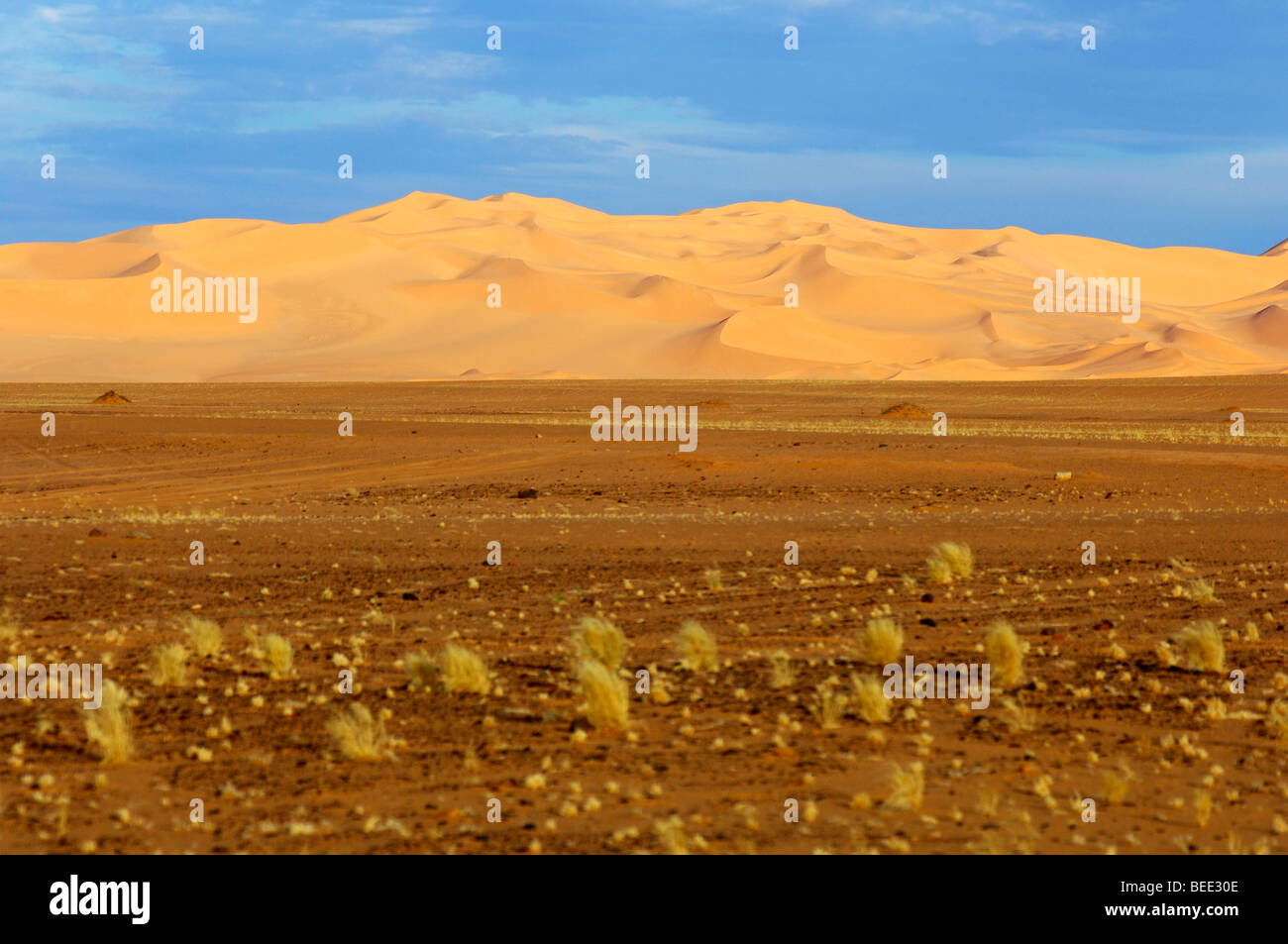 Sand dunes in the Sahara desert, Libya Stock Photo - Alamy