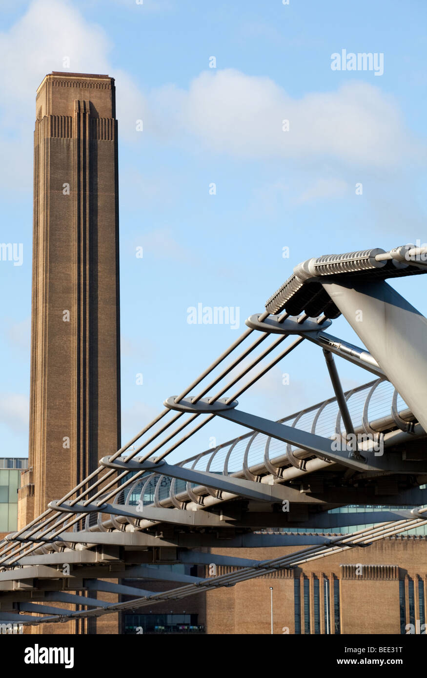 Millennium bridge tate modern night hi-res stock photography and images ...