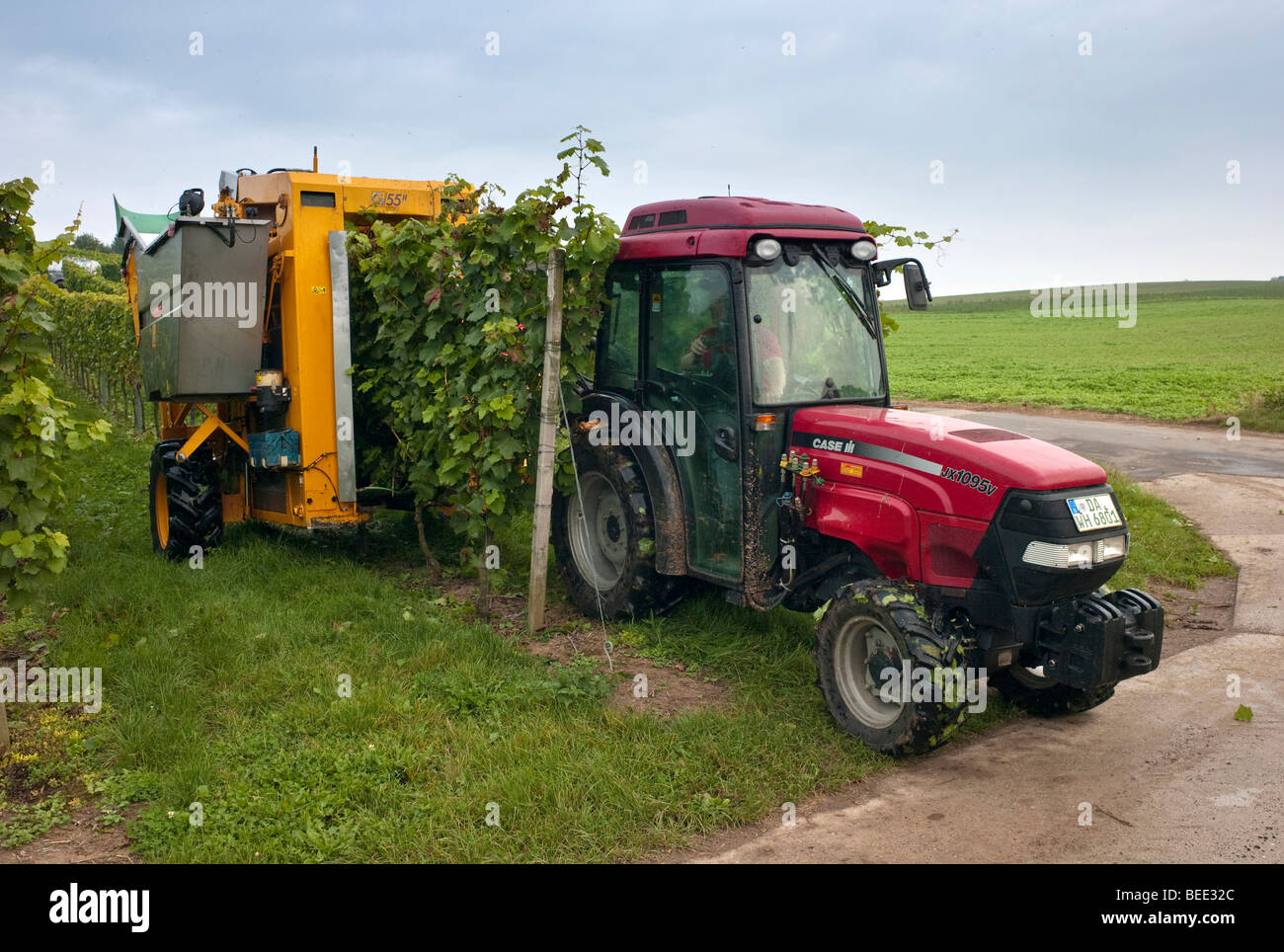 Harvesting machine hi-res stock photography and images - Alamy