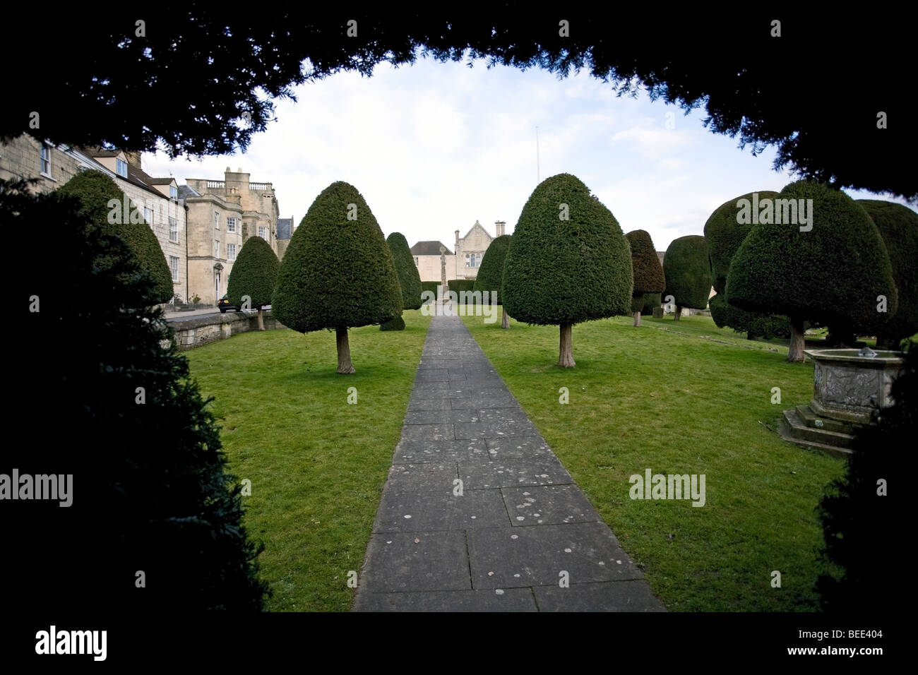 Yew tree churchyard hi-res stock photography and images - Alamy