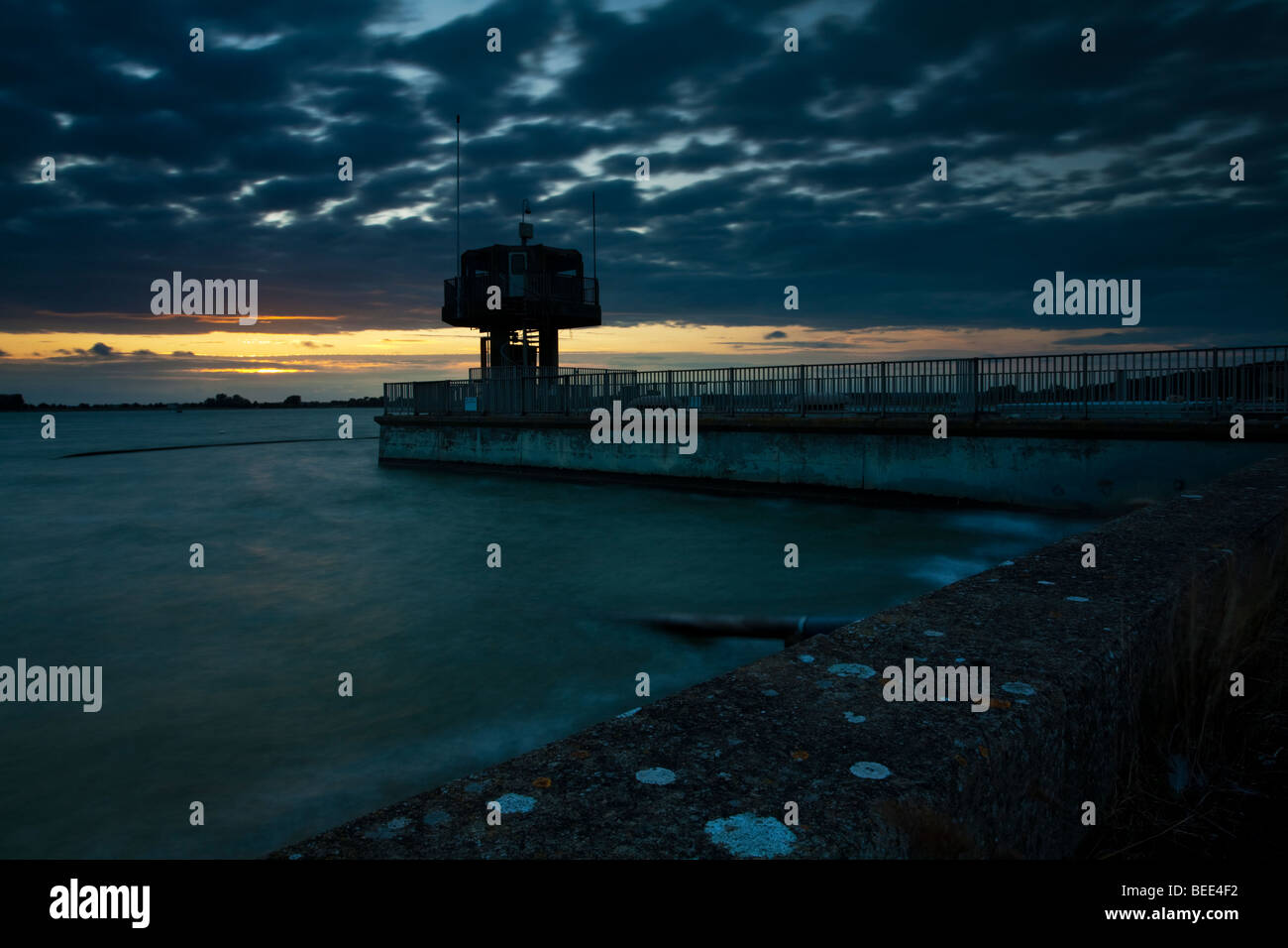 Sunset over Farmoor Reservoir near Oxford, Uk Stock Photo - Alamy