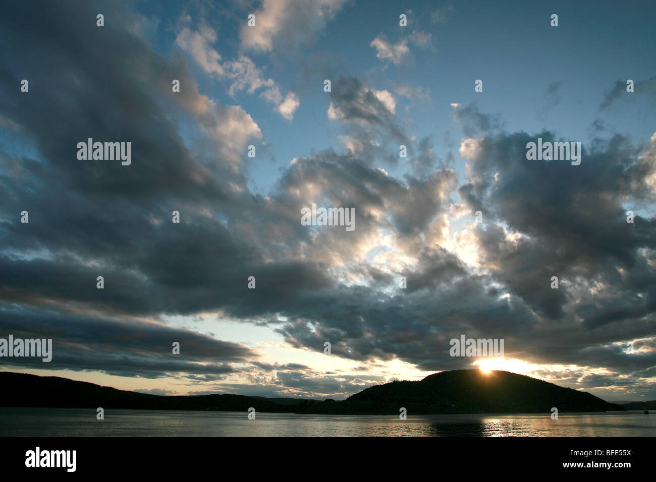 Beautiful sunset over the historical island fort of Oscarsborg on Oslo ...